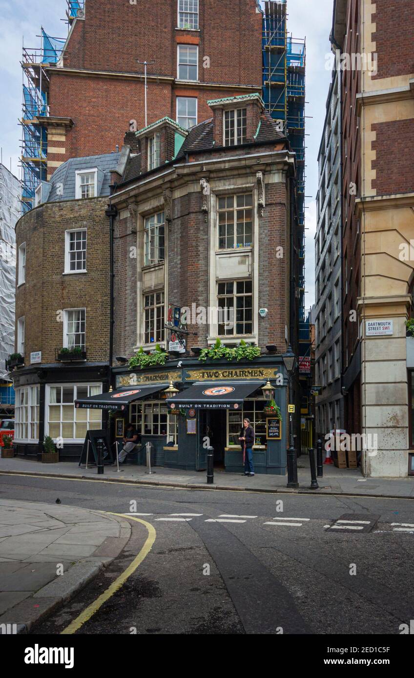 Facade of The Two Chairmen public house in the city of London, UK Stock ...