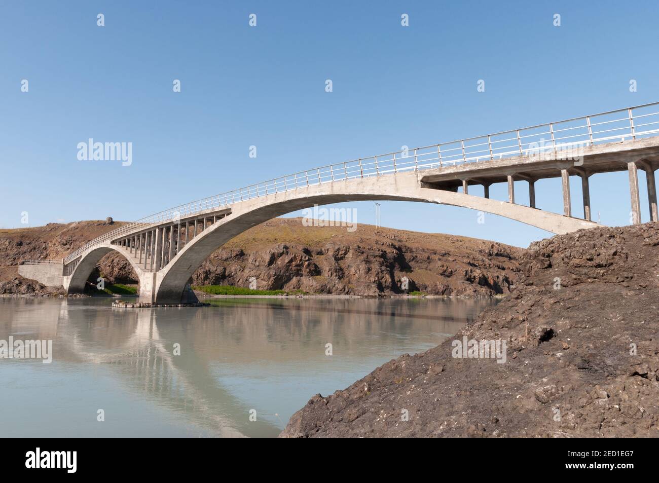 Concrete bridge iceland hi-res stock photography and images - Alamy