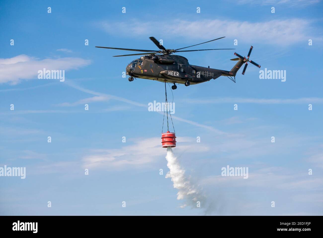 Bundeswehr helicopter with fire extinguishing tank 5000 litres ...