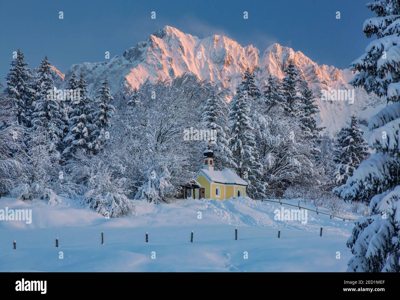 Chapel Maria Rast at the Buckelwiesen with Woerner 2474m in the ...
