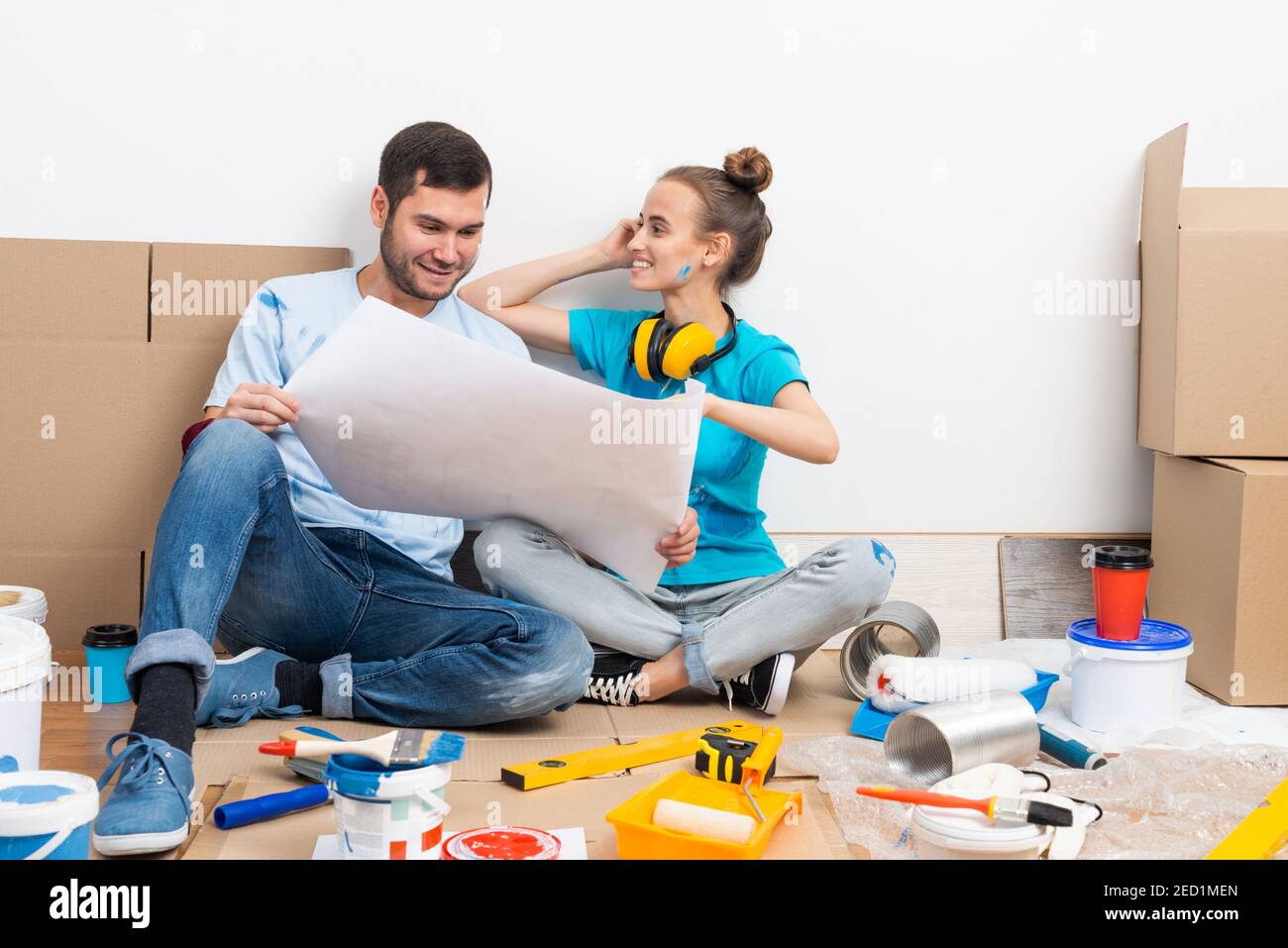 Young man and woman planning home renovation Stock Photo - Alamy