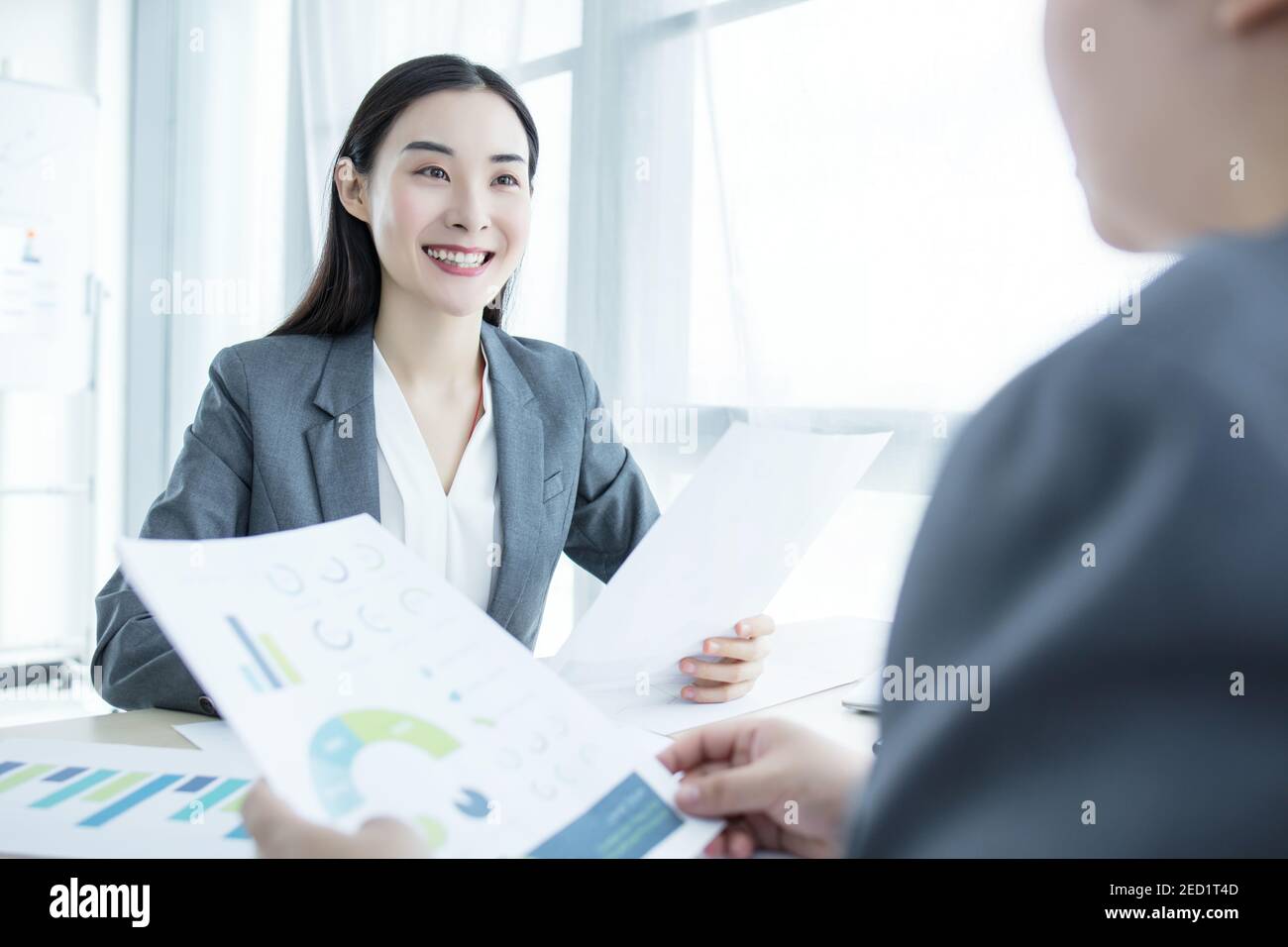 Comparing two documents hi-res stock photography and images - Alamy