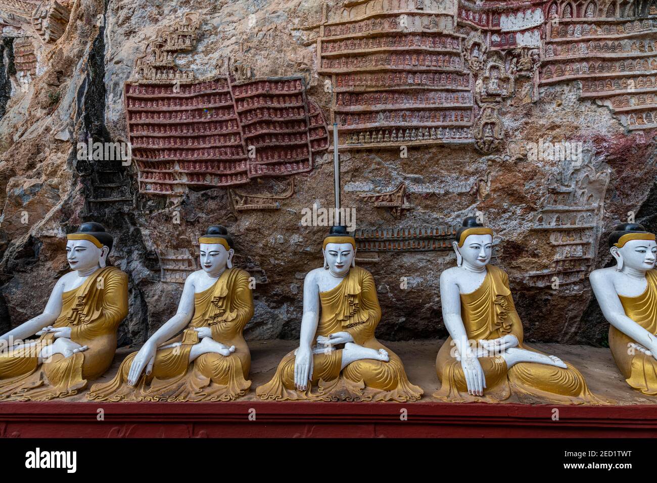 Cave filled with buddhas, Kawgun cave, Hpa-An, Kayin state, Myanmar ...