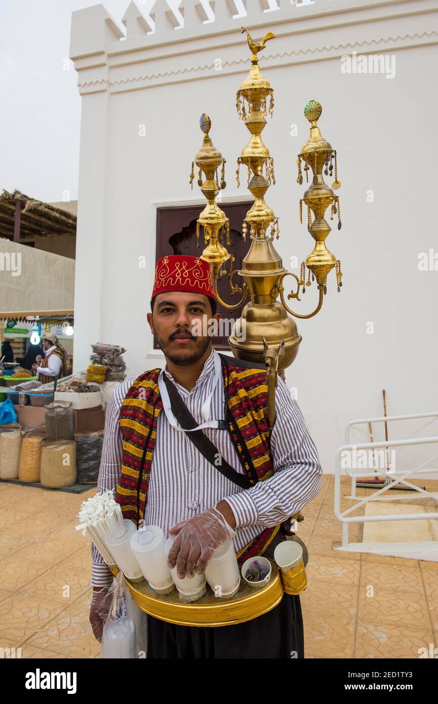 Saudi arabia tea hi-res stock photography and images - Alamy