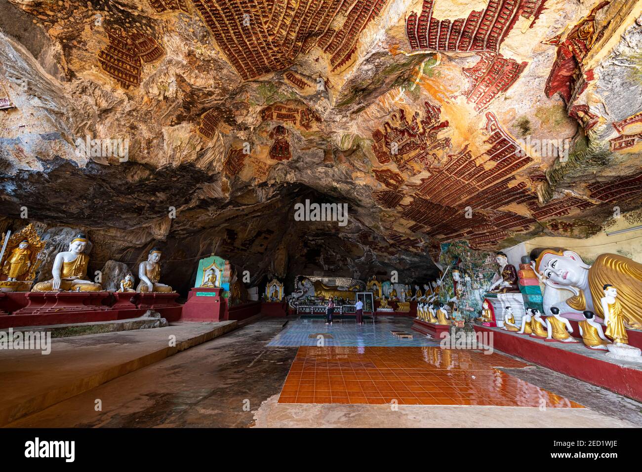 Cave filled with buddhas, Kawgun cave, Hpa-An, Kayin state, Myanmar ...