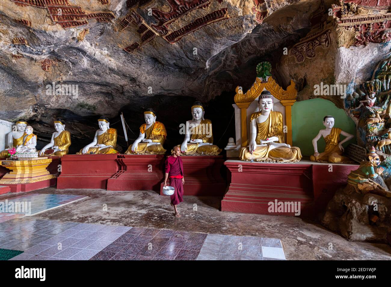 Cave filled with buddhas, Kawgun cave, Hpa-An, Kayin state, Myanmar ...