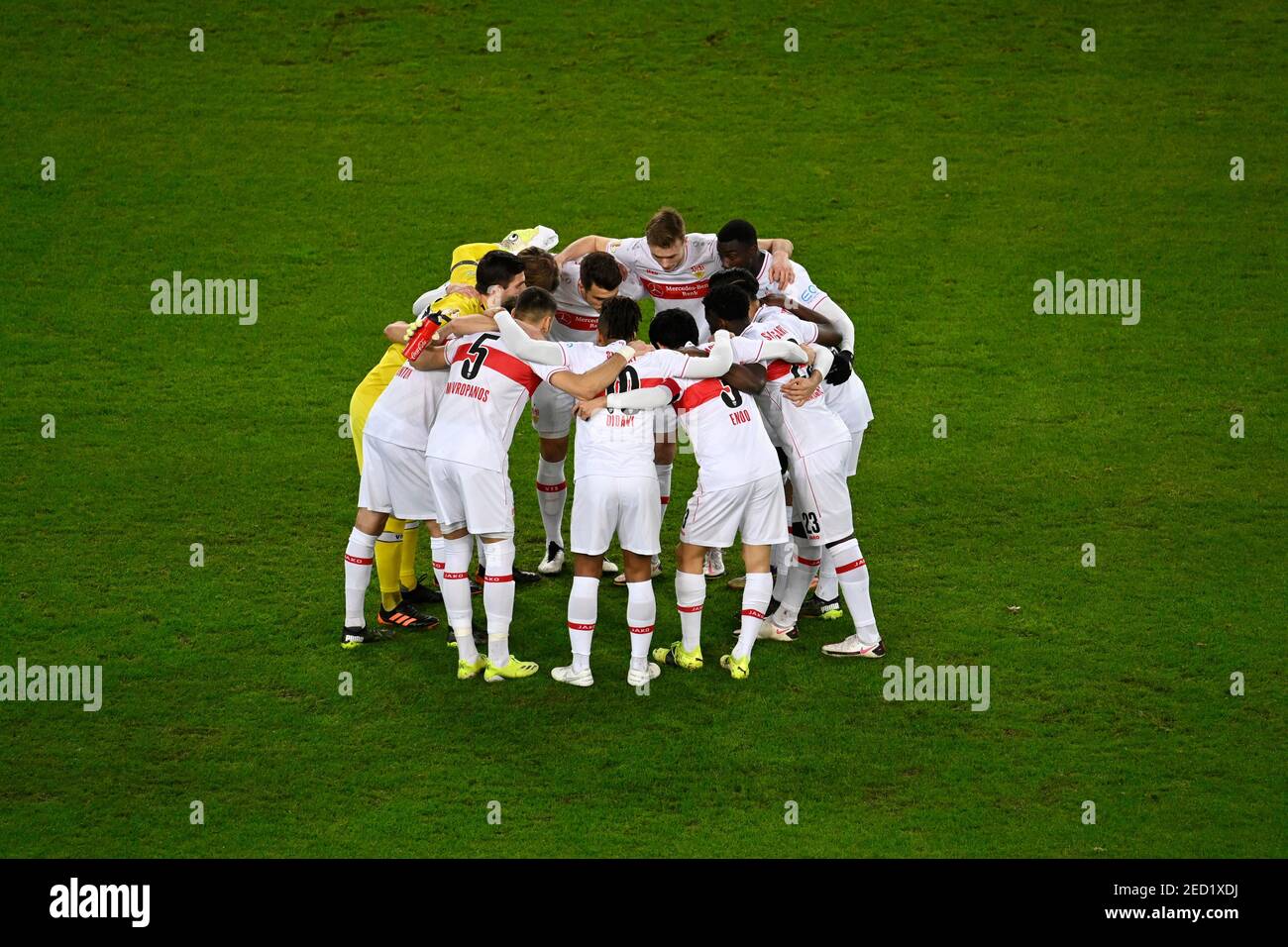 Teambuilding, circle of the VfB Stuttgart team, Mercedes-Benz Arena ...