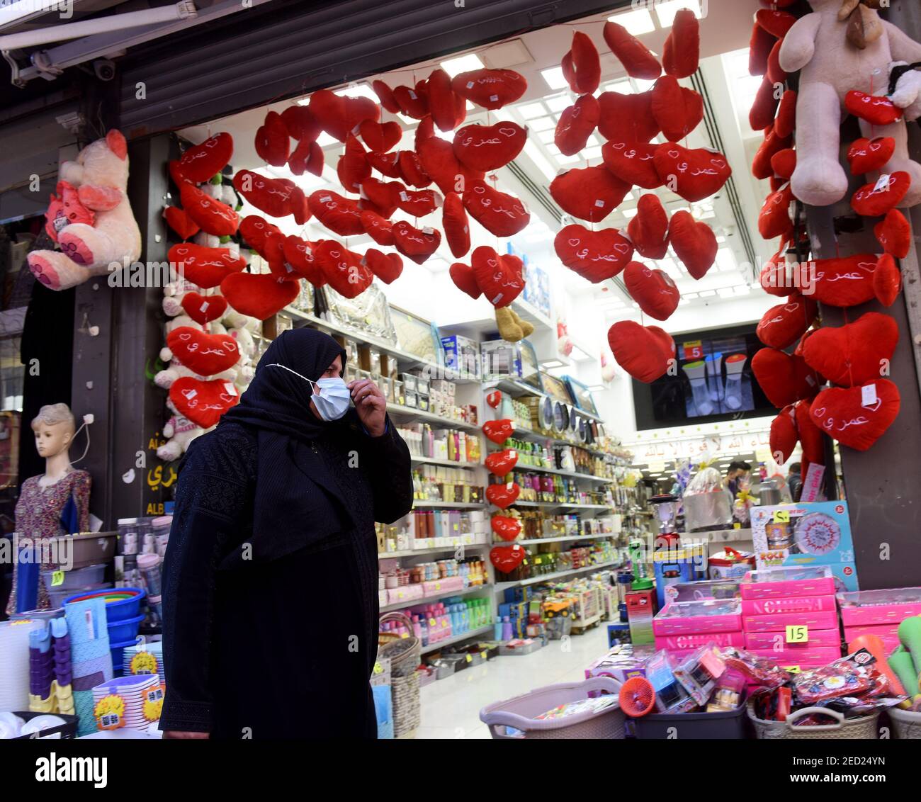 Palestinian walks hi-res stock photography and images - Alamy