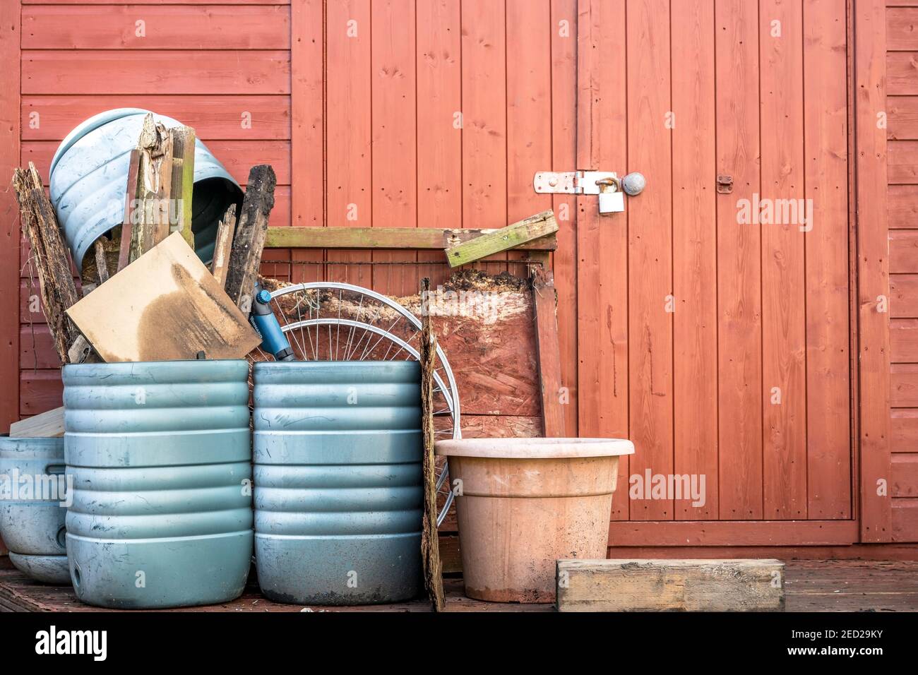 Back garden rubbish hi-res stock photography and images - Alamy