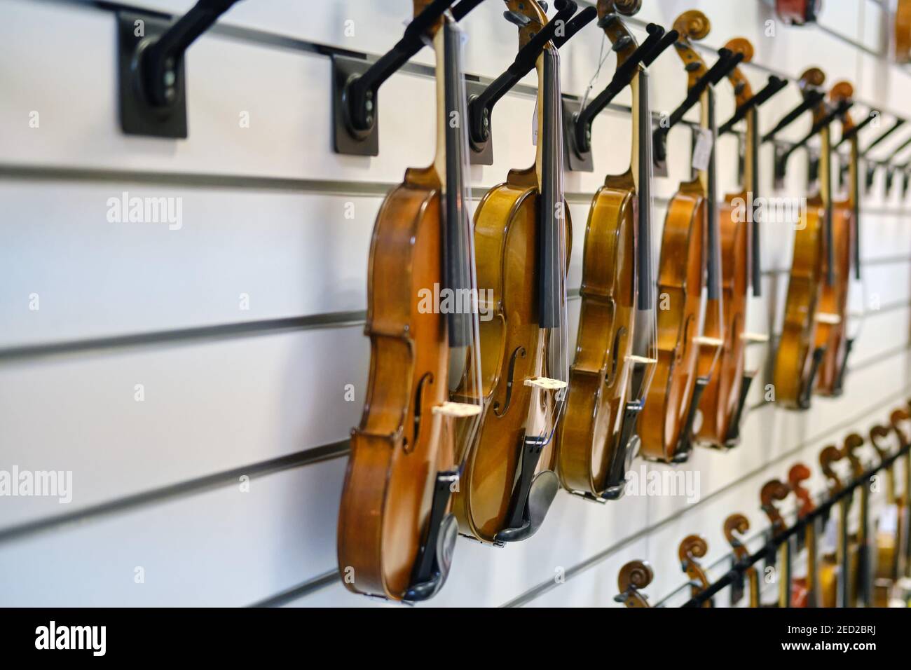 Violins close up hi-res stock photography and images - Alamy