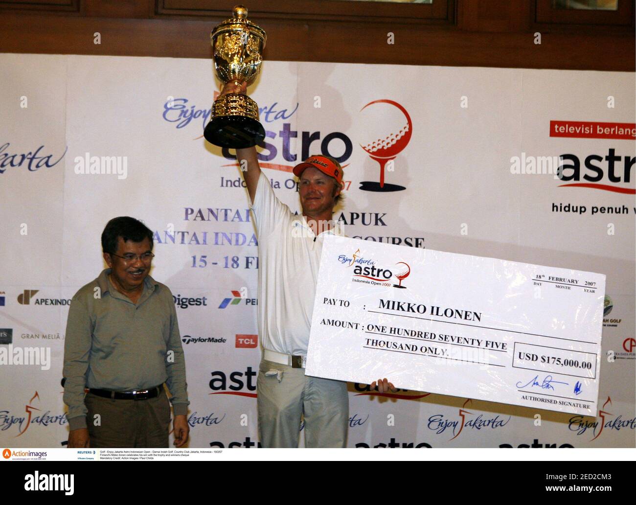 Winners cheque hi-res stock photography and images - Alamy
