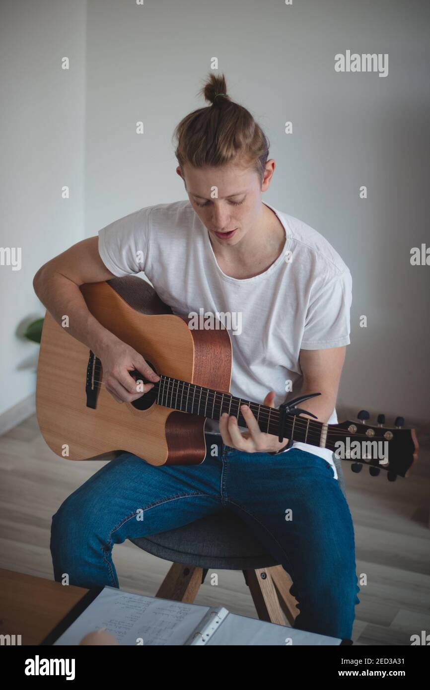 Focused singer hi-res stock photography and images - Alamy