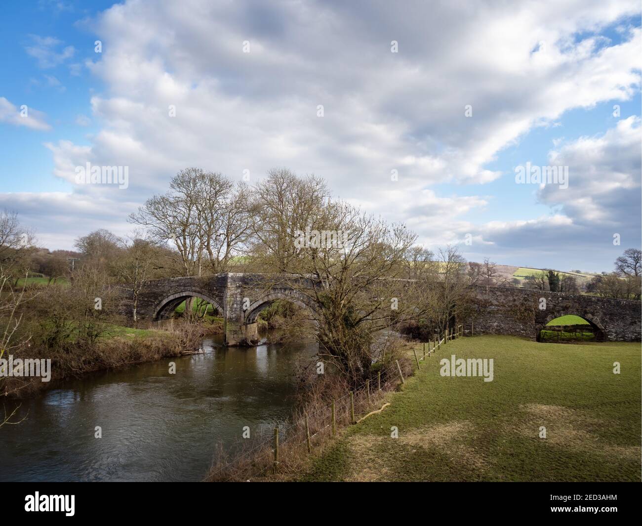 River Tamar and Higher New Bridge near Launceston, on the Devon ...