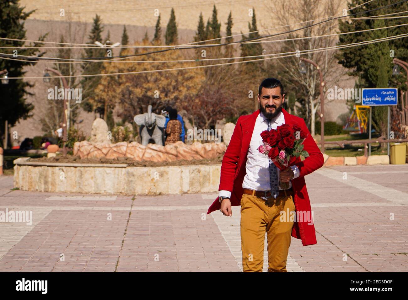 Refugee iraq work smile hi-res stock photography and images - Alamy