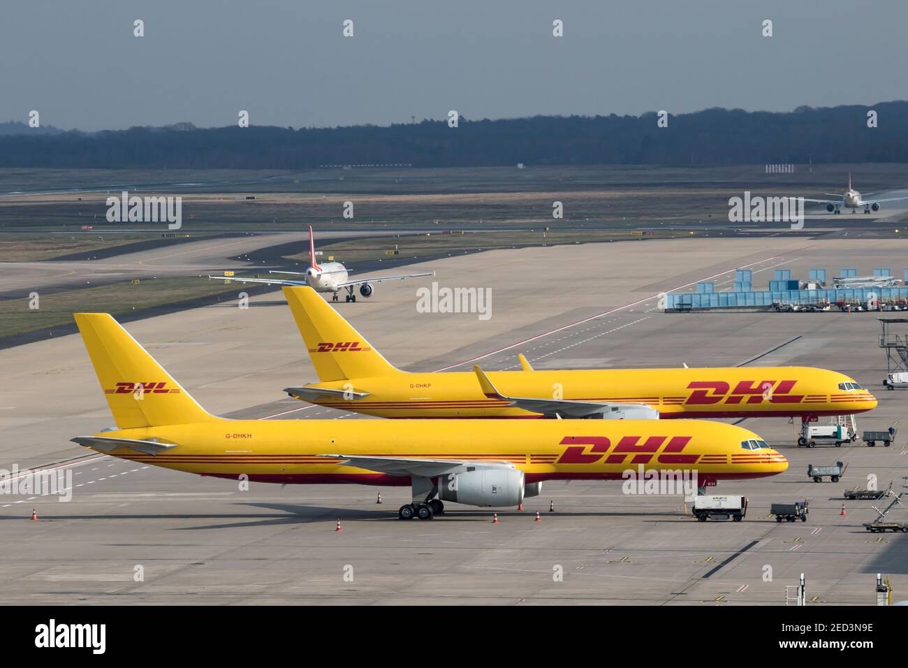 Dhl boeing 757 cargo aircraft hi-res stock photography and images - Alamy