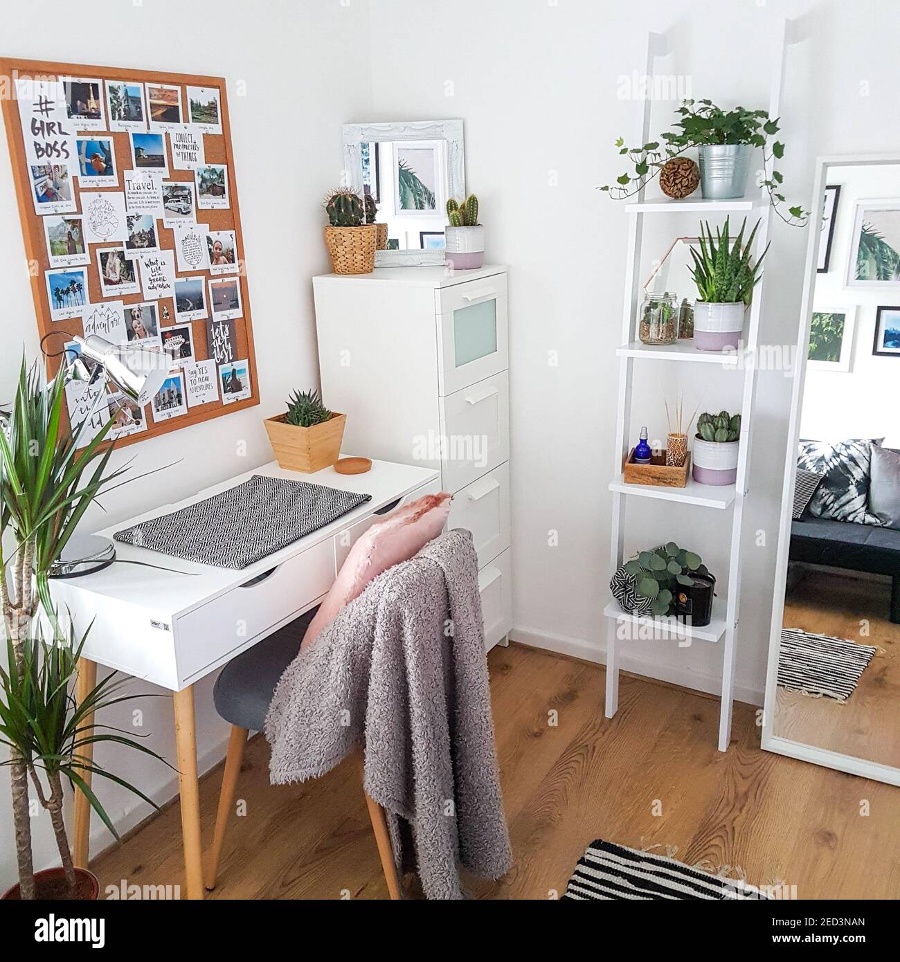 Small Scandinavian inspired study room, home office, interior design ...