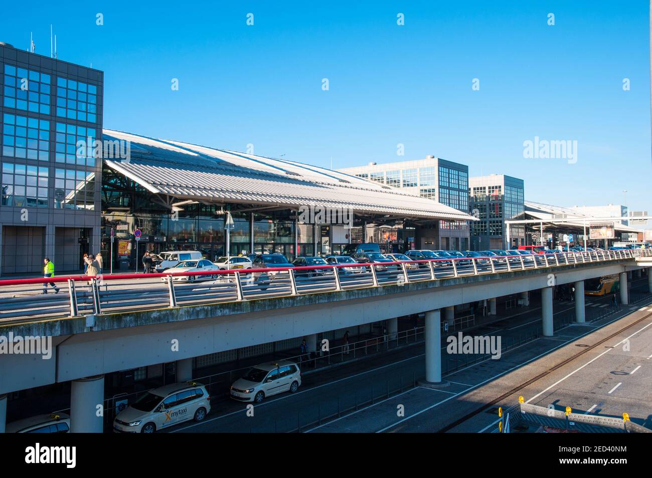 Hamburg germany airport terminal hi-res stock photography and images ...