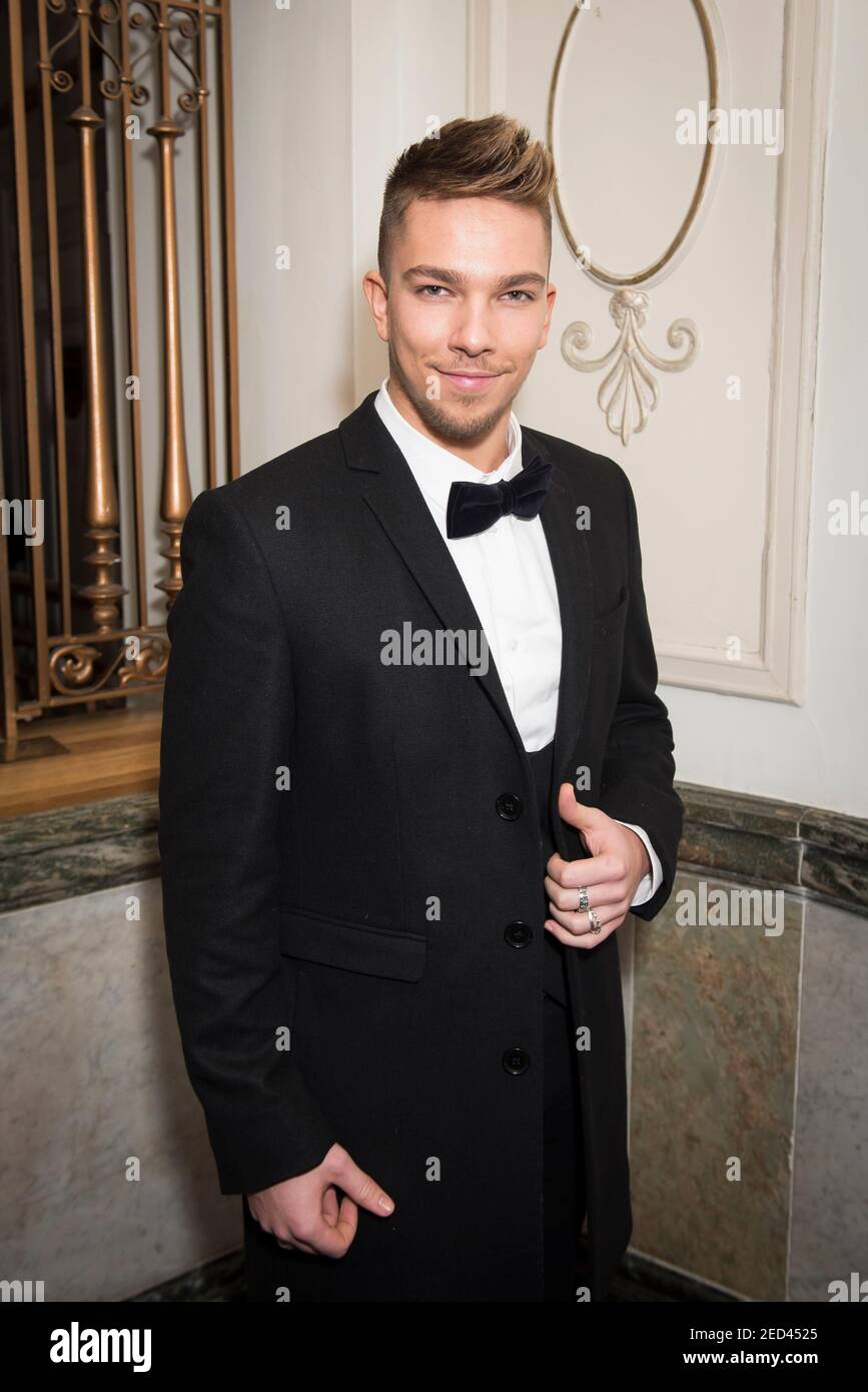 Matt terry hi-res stock photography and images - Alamy