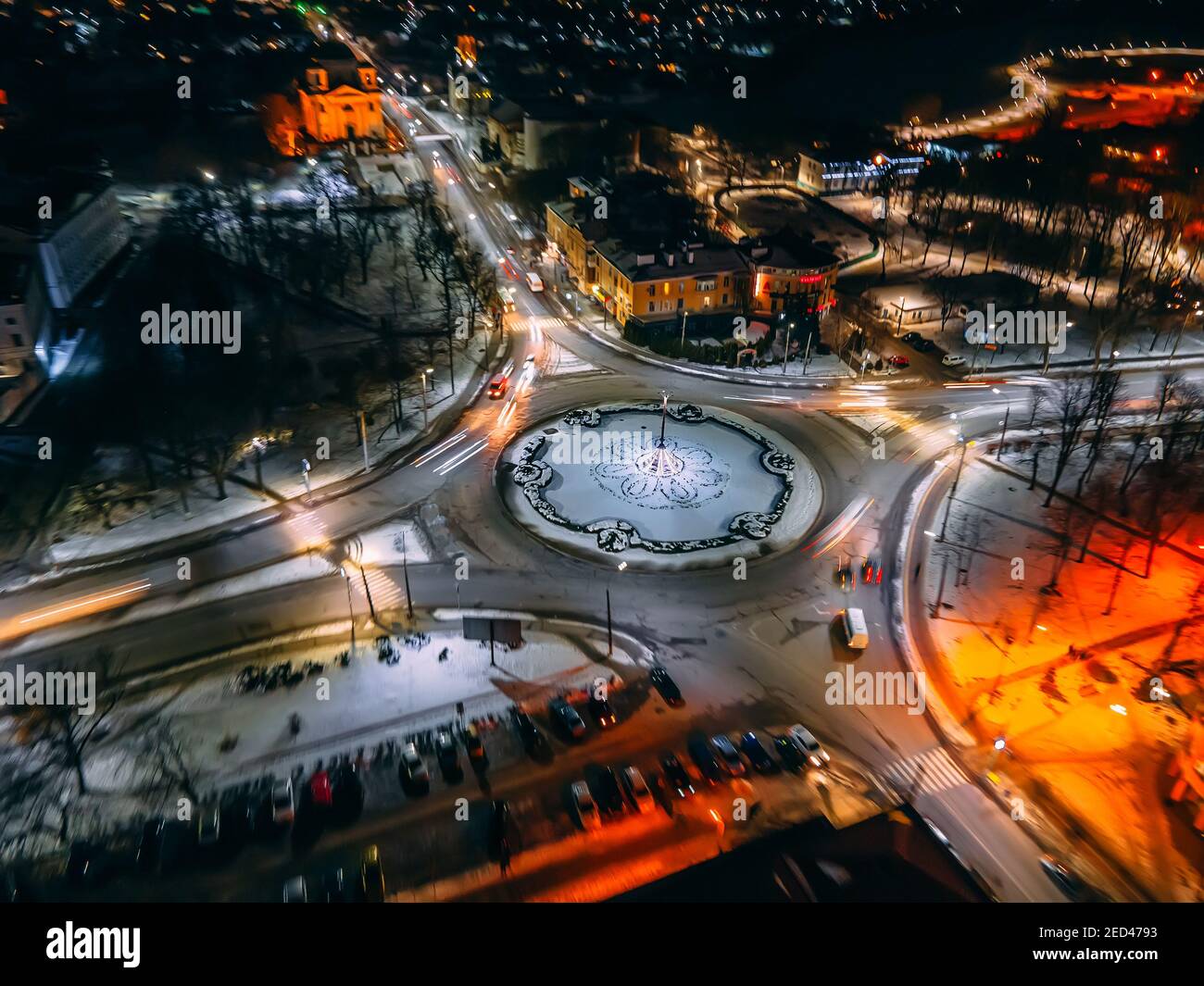 Car driving round roundabout hi-res stock photography and images - Alamy