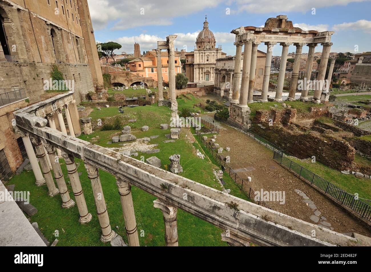 Portico romano hi-res stock photography and images - Alamy