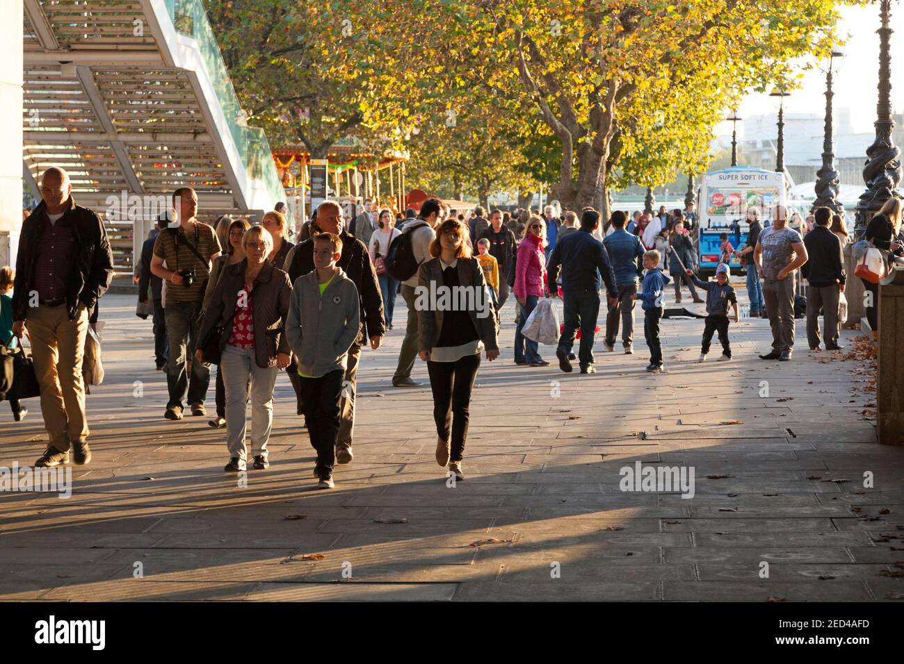 Walking along the embankment hi-res stock photography and images - Alamy