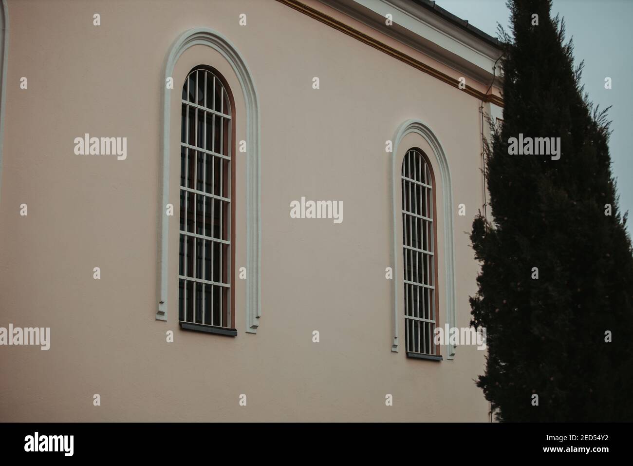 Arched facade window hi-res stock photography and images - Alamy