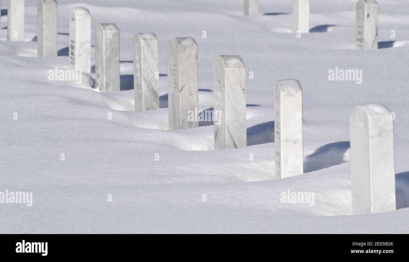Memorial markers hi-res stock photography and images - Alamy