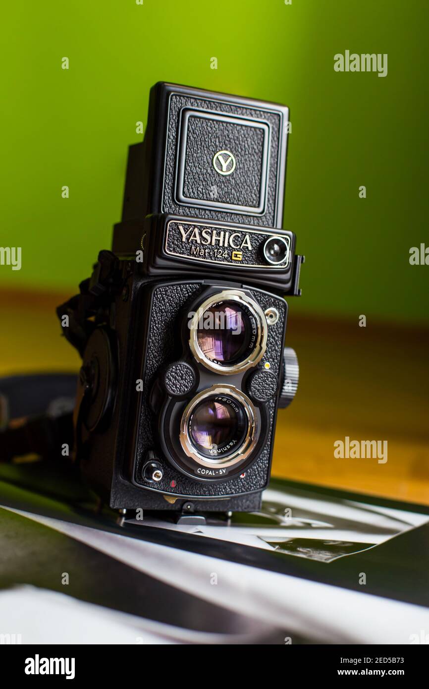 vintage twin-lens camera Stock Photo - Alamy