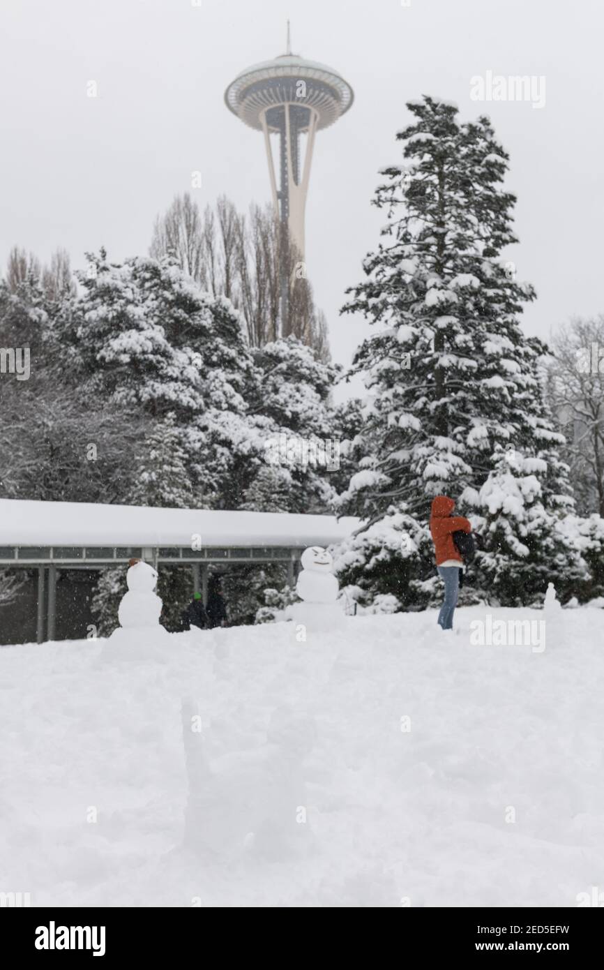 Seattle, USA. 13th Feb, 2021. Mid-day a Snowman at the Seattle Stock ...