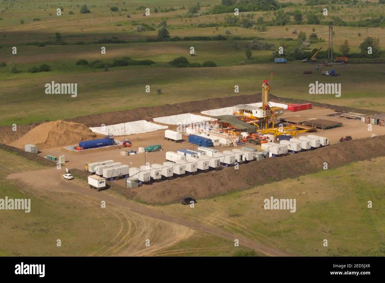 Oil field services hi-res stock photography and images - Alamy