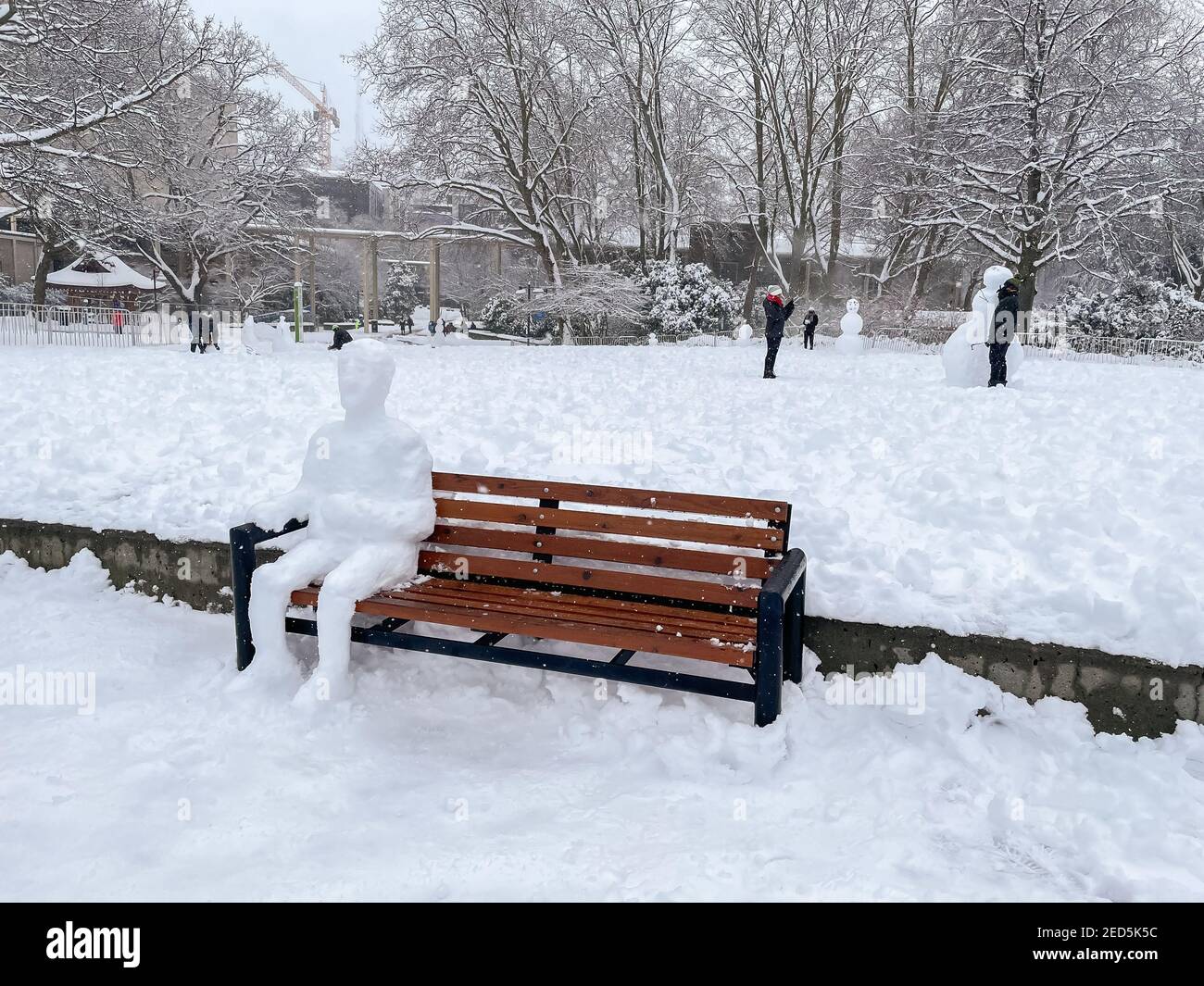 Seattle, USA. 13th Feb, 2021. Mid-day a Snowman at the Seattle Stock ...