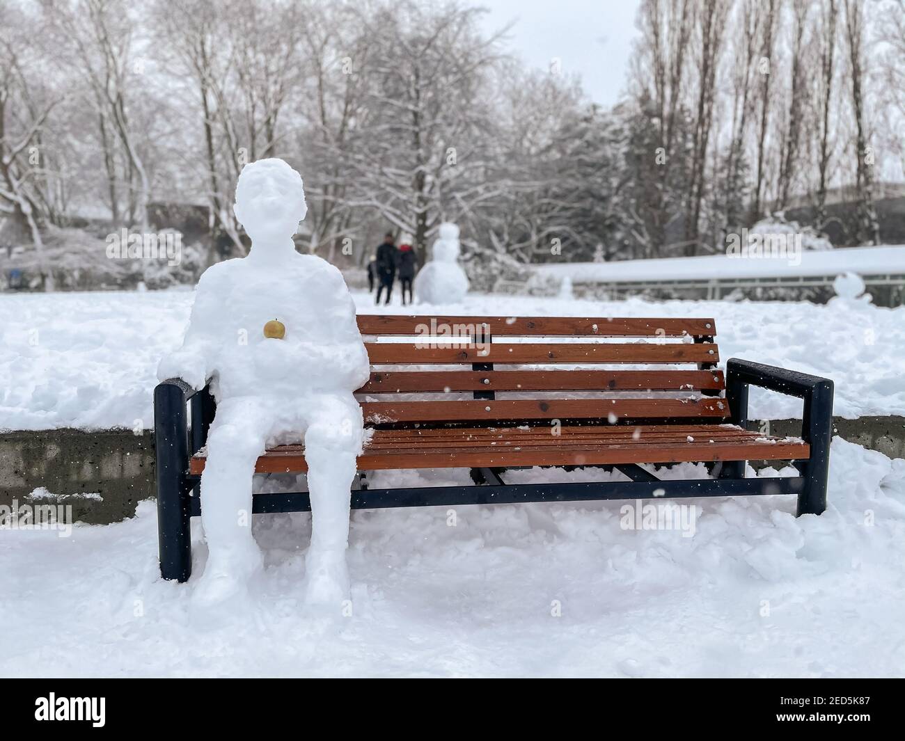 Seattle, USA. 13th Feb, 2021. Mid-day a Snowman at the Seattle Stock ...