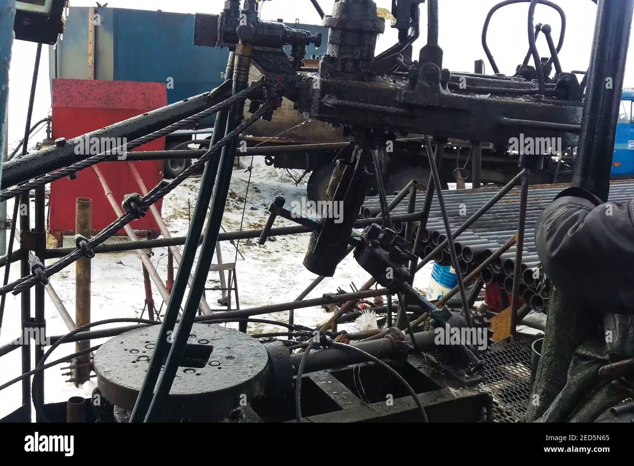 Oil rig repair machine hi-res stock photography and images - Alamy