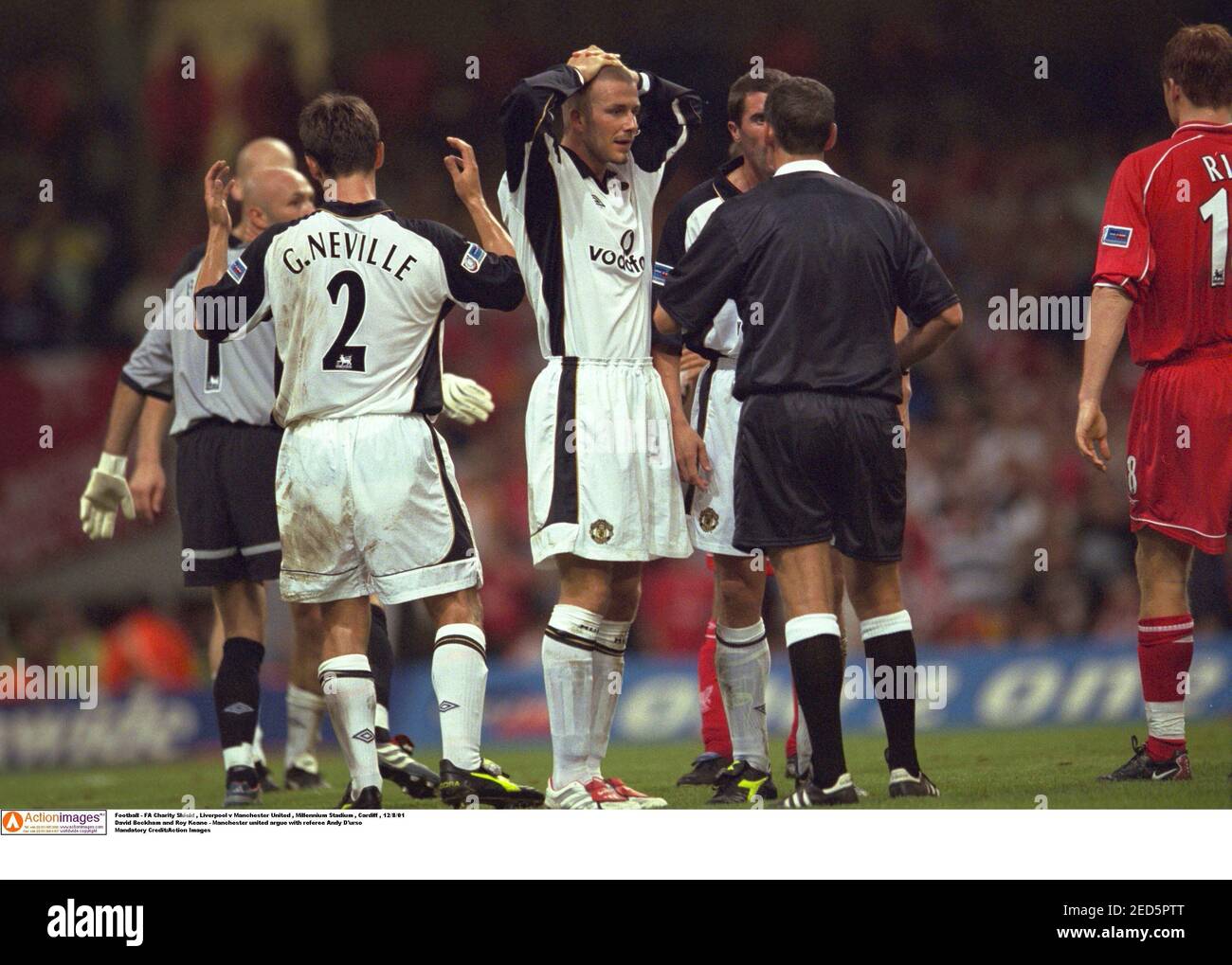 Roy keane manchester united argue hi-res stock photography and images ...