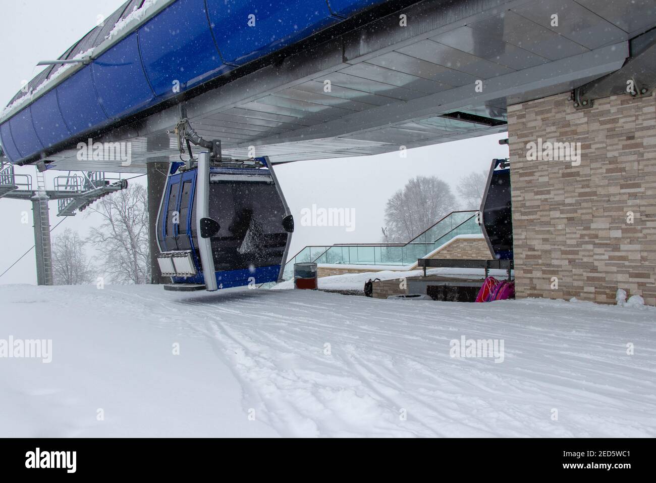 Winter holiday on a snowy day. Ropeway station and cabin at Tufandag ...