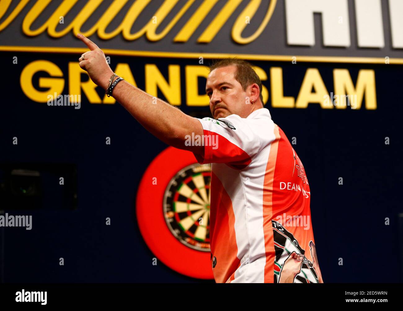 Darts grand slam of darts wolverhampton civic hall hi-res stock ...