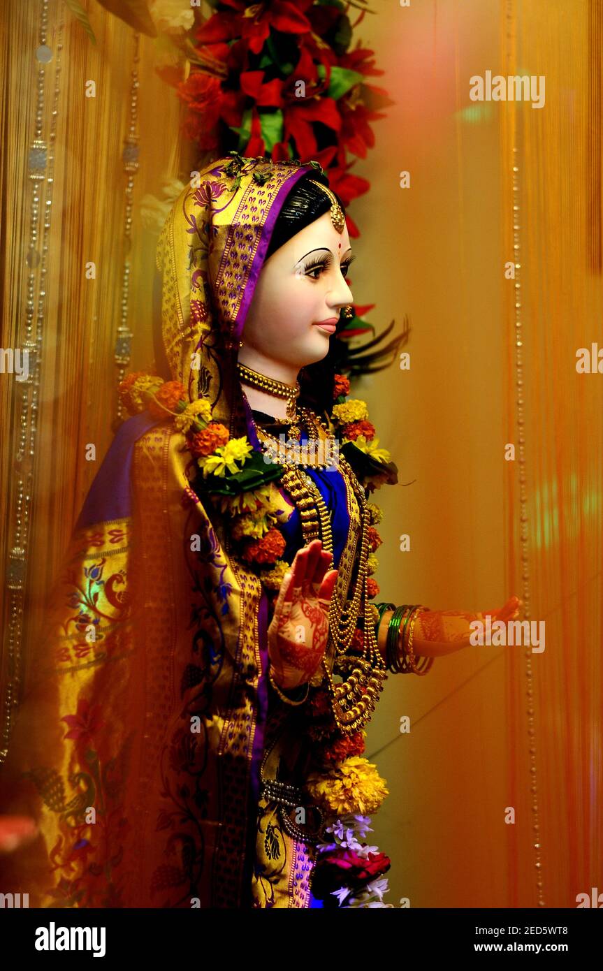 A vertical shot of the Hindu goddess Gauri Devi Stock Photo - Alamy