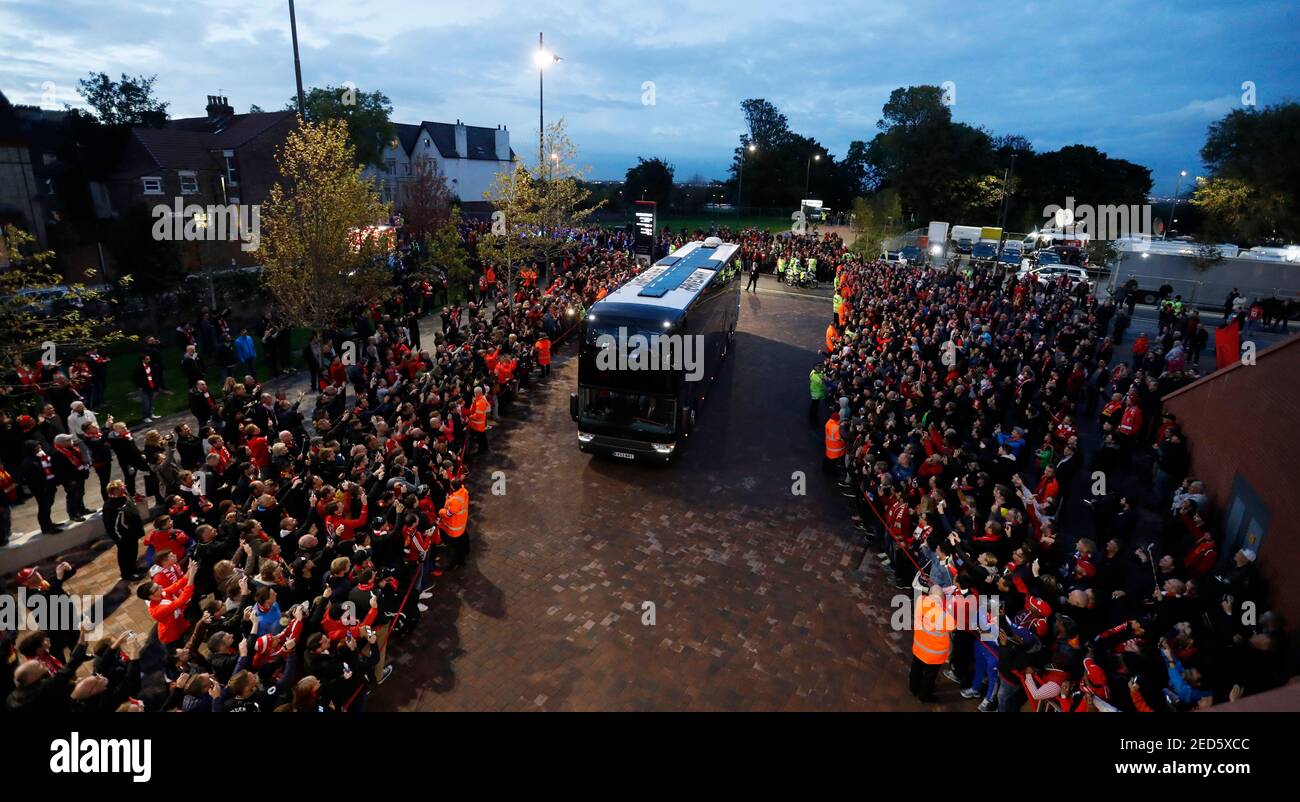 The manchester united team bus hi-res stock photography and images - Alamy