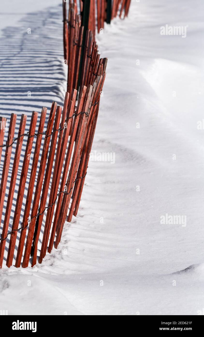 Fence line in the cold winter snow Stock Photo - Alamy