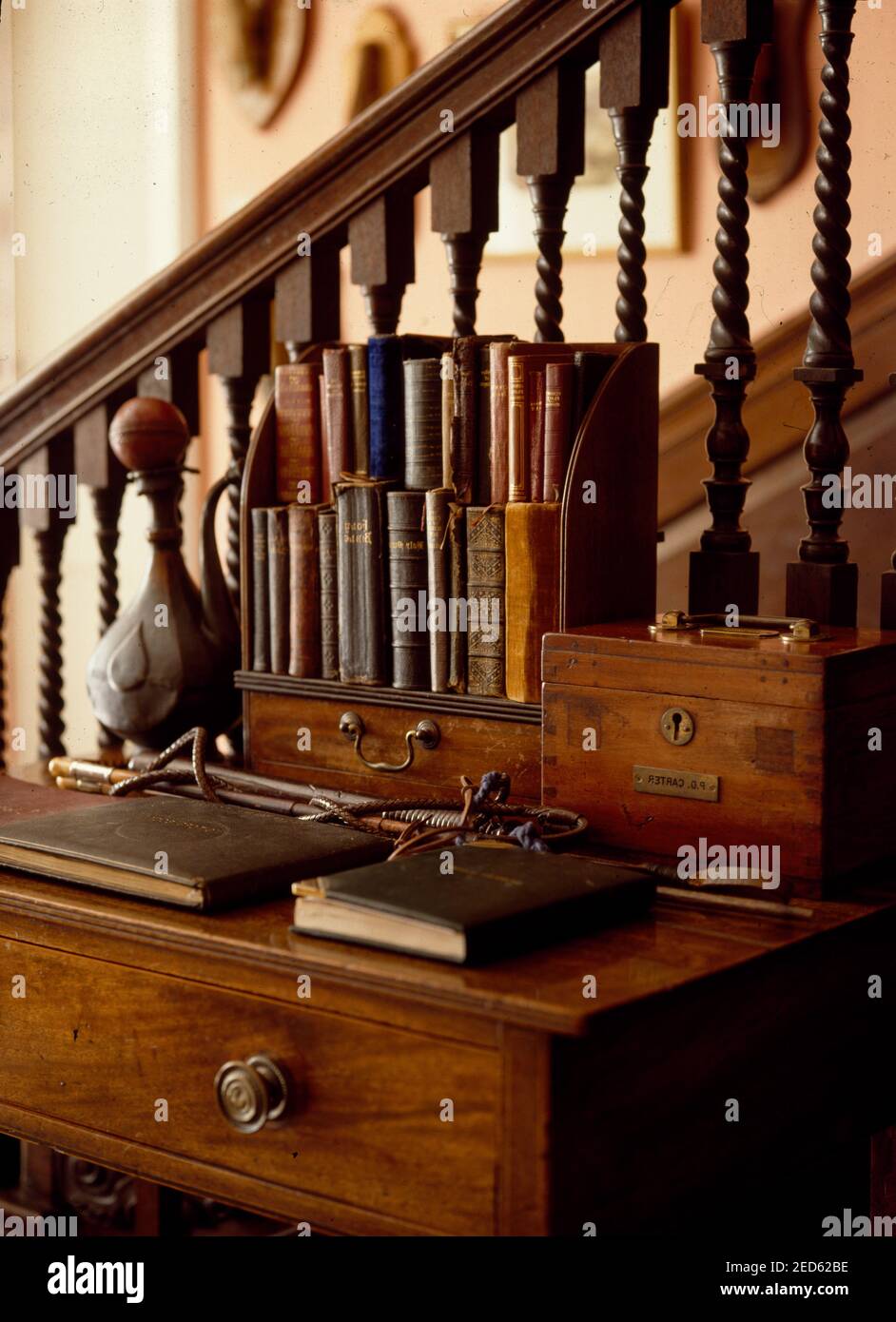 Leather bound books close hi-res stock photography and images - Alamy