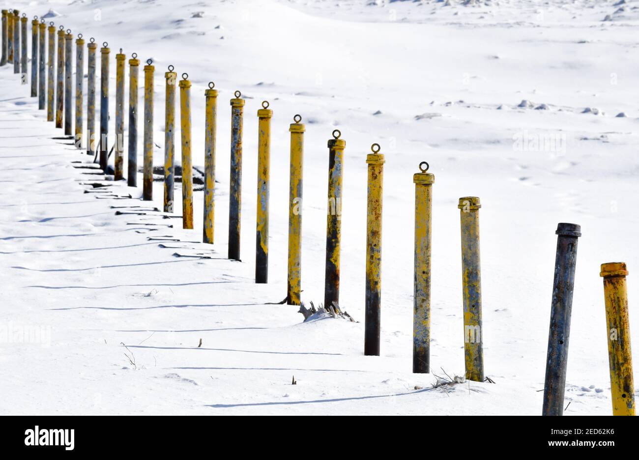 Parallel wooden fences hi-res stock photography and images - Alamy