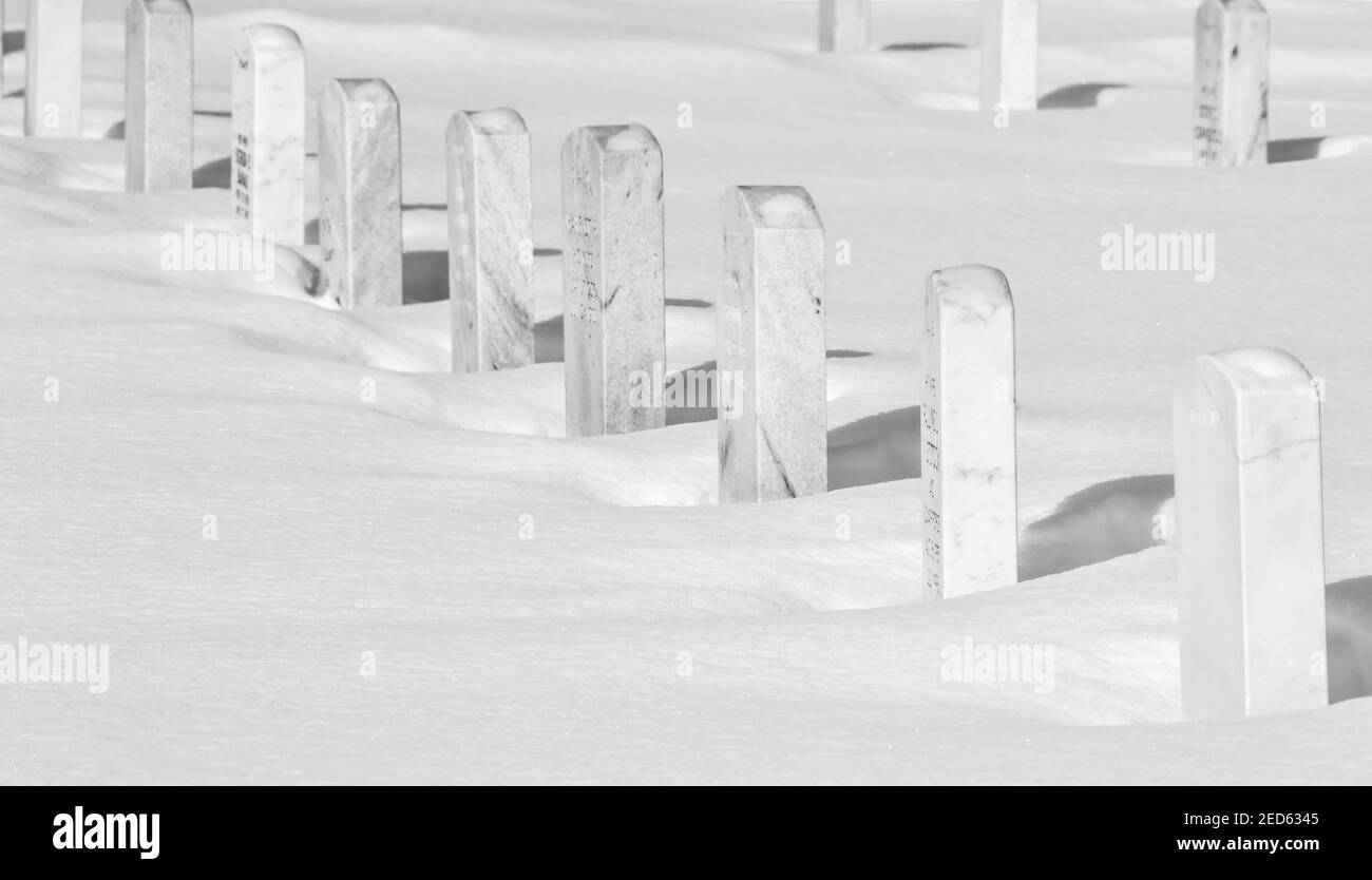 Memorial markers hi-res stock photography and images - Alamy