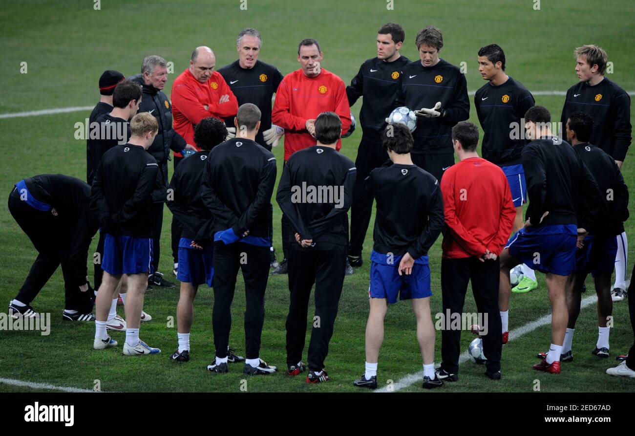 Italy Team Huddle High Resolution Stock Photography and Images - Alamy