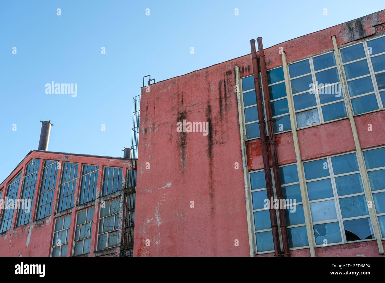 abandoned factory warehouse with broken windows Stock Photo - Alamy