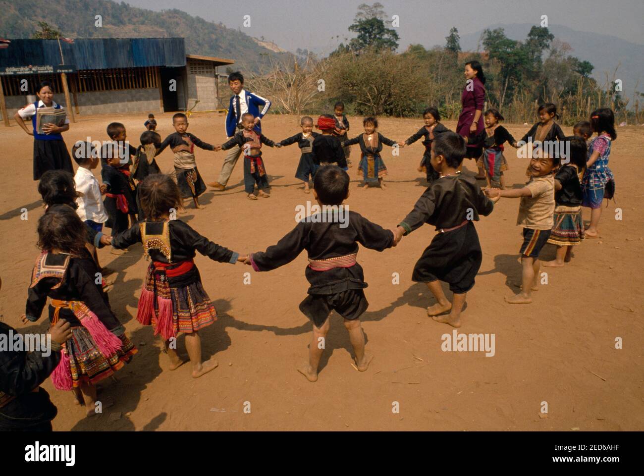 Children circle dance hi-res stock photography and images - Alamy