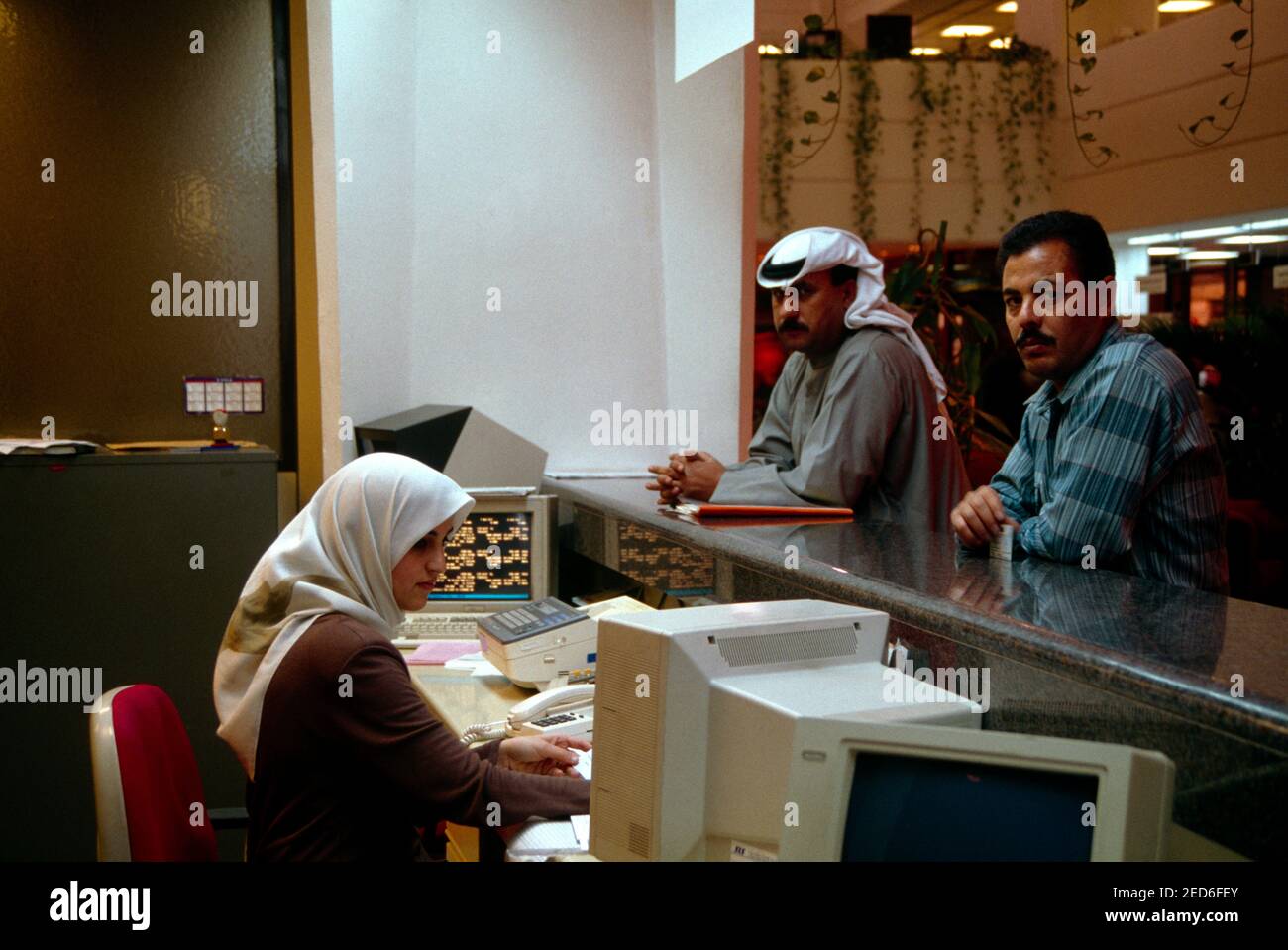 Woman in bank counter hi-res stock photography and images - Alamy