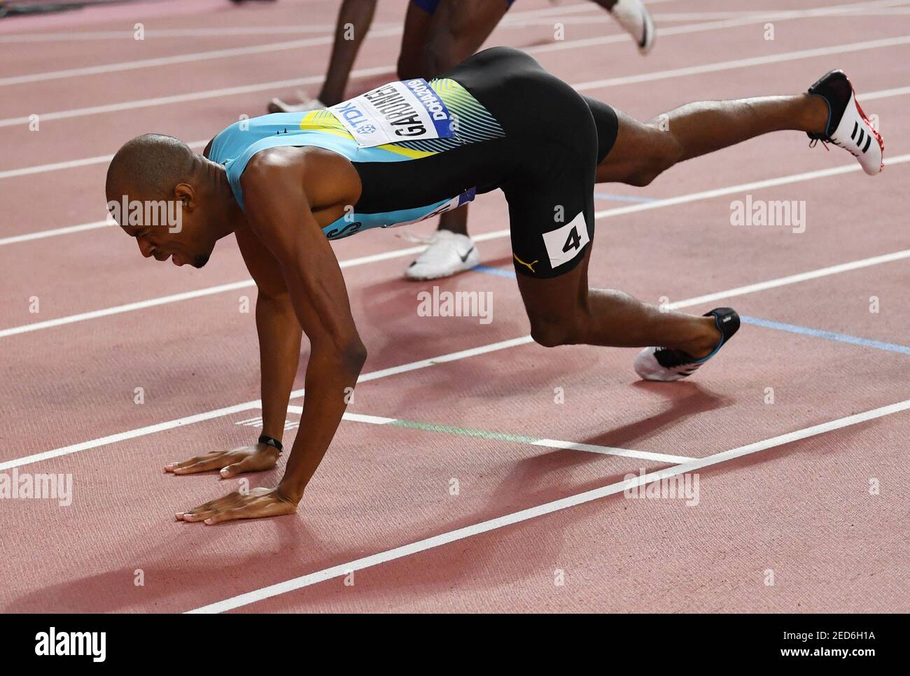 Winning mens 400 metres final hi-res stock photography and images - Alamy