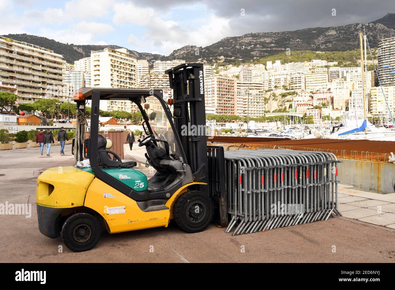 Metal barriers hi-res stock photography and images - Alamy