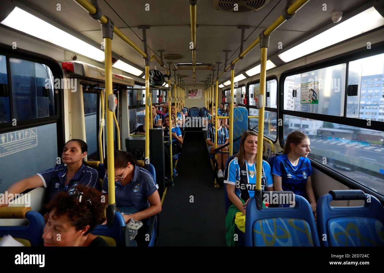 Bus internacional hi-res stock photography and images - Alamy