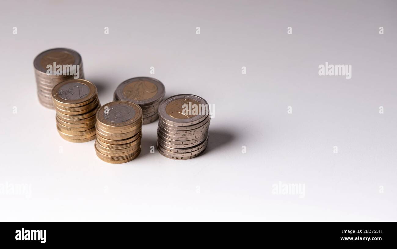 Coin scattered hi-res stock photography and images - Alamy